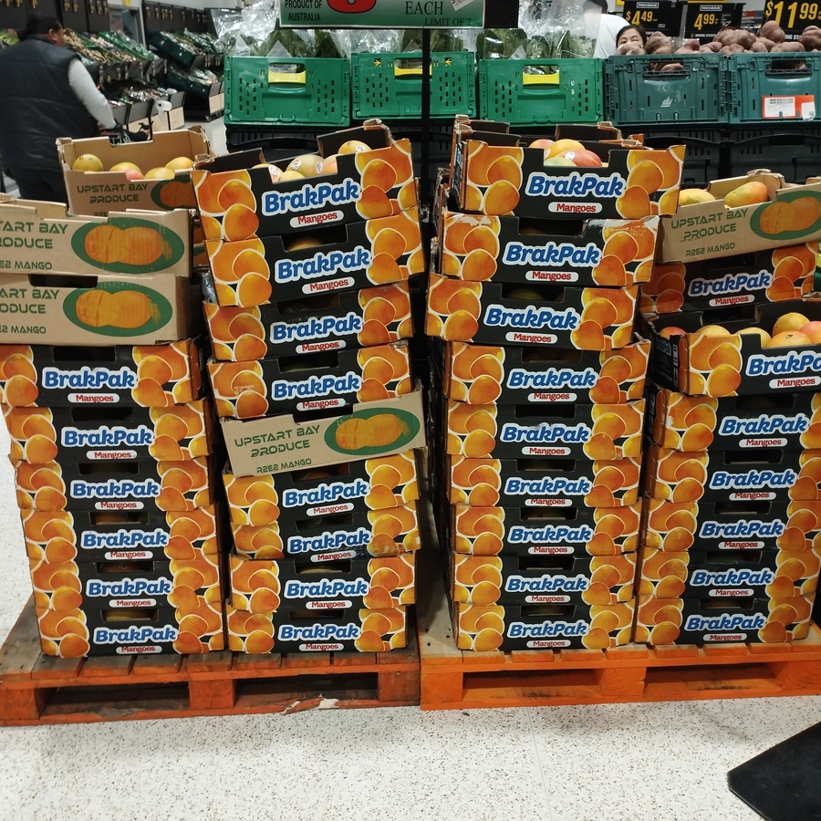 R2E2 Australian Mangoes $3.99 ea. (Limit of 2) @ PAK'n SAVE, Manukau ...